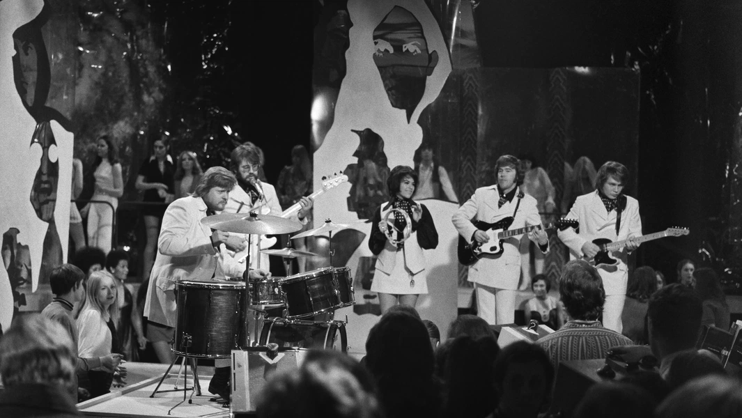 Kenny Rogers’ journey from rock to country stardom
