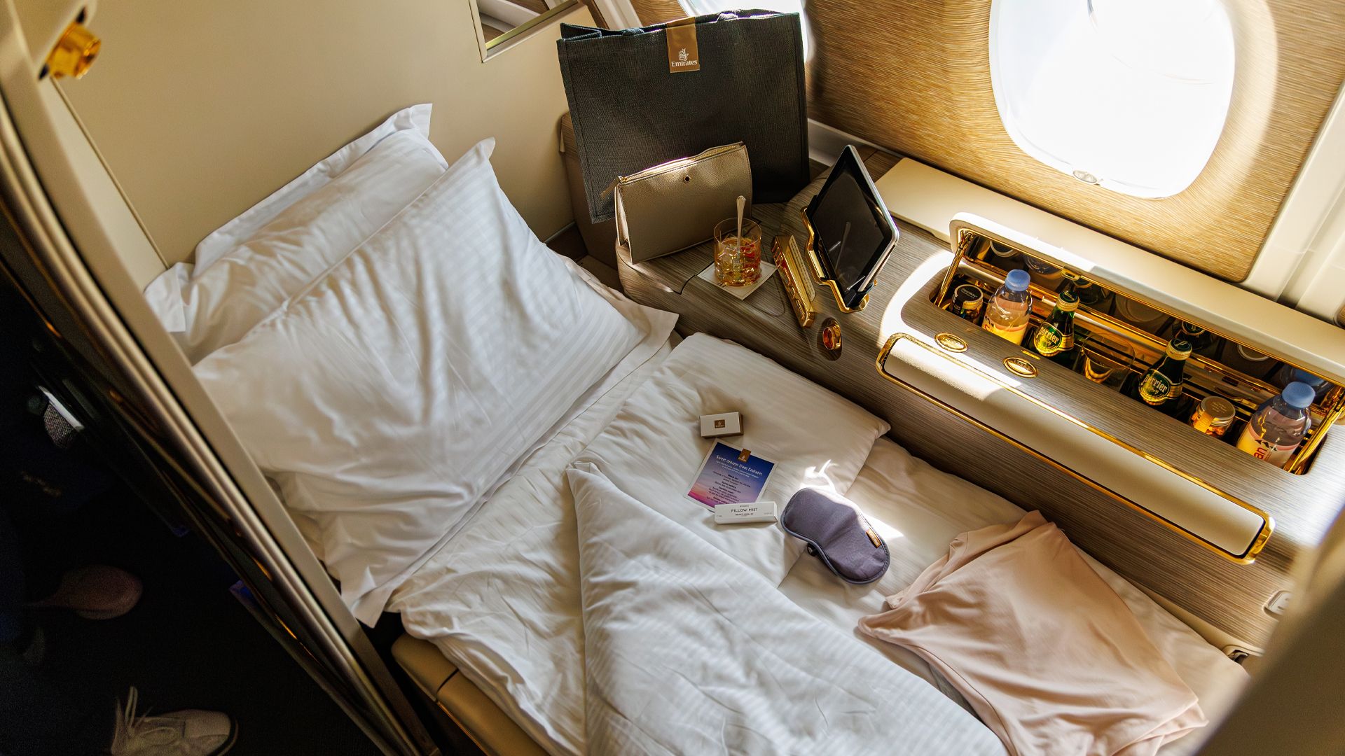 The striking differences between Emirates first class & business class ...