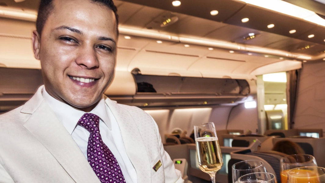 10 best and worst drinks to order on airplanes