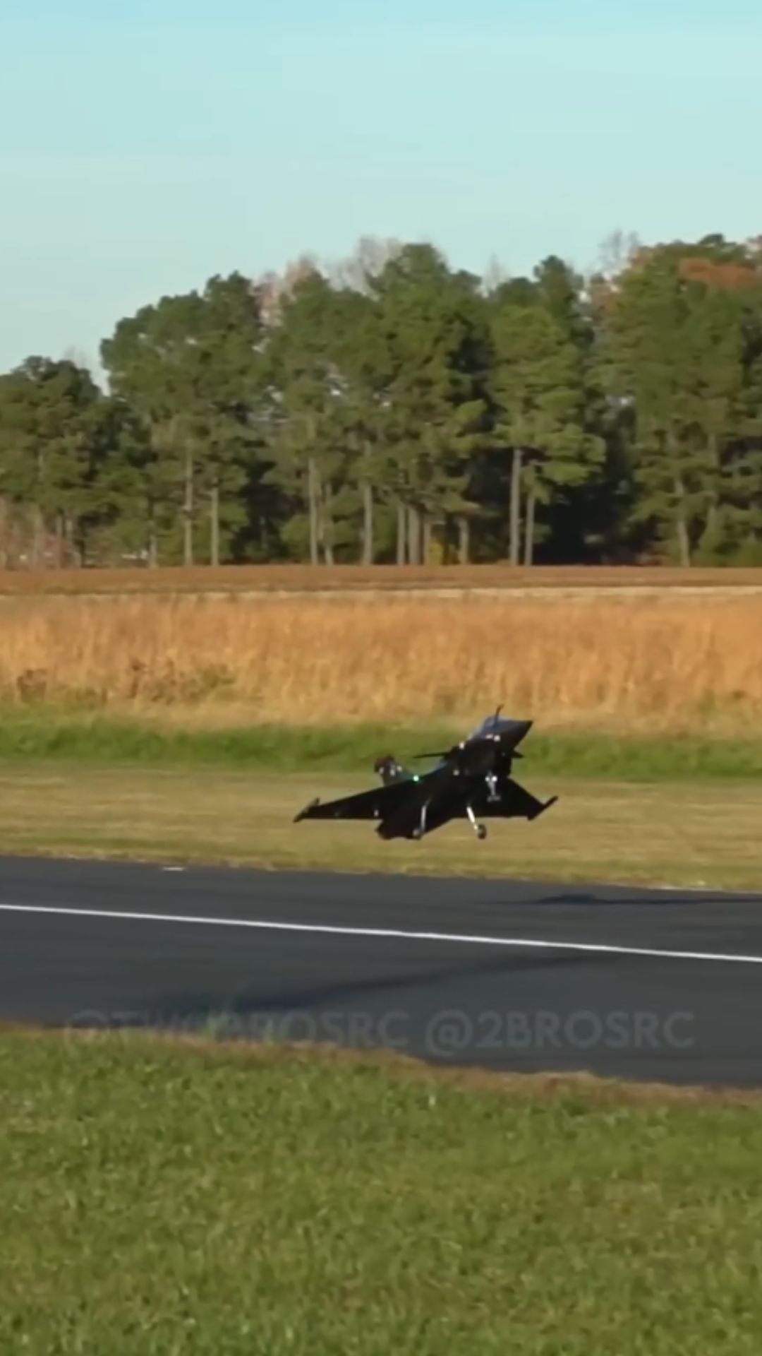 Rafale landing: RC aviation precision touchdown moment