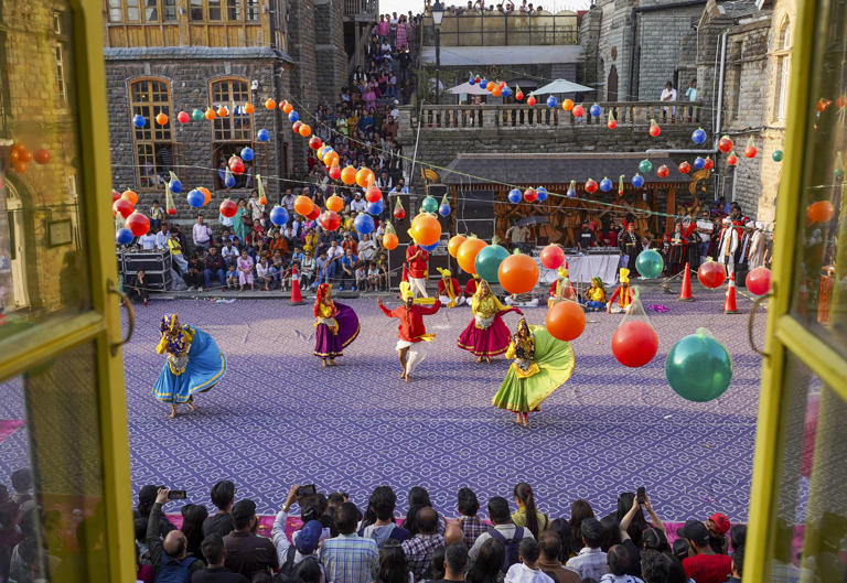 15 lakh vehicles enter Shimla in 45 days as tourists rush to hill ...
