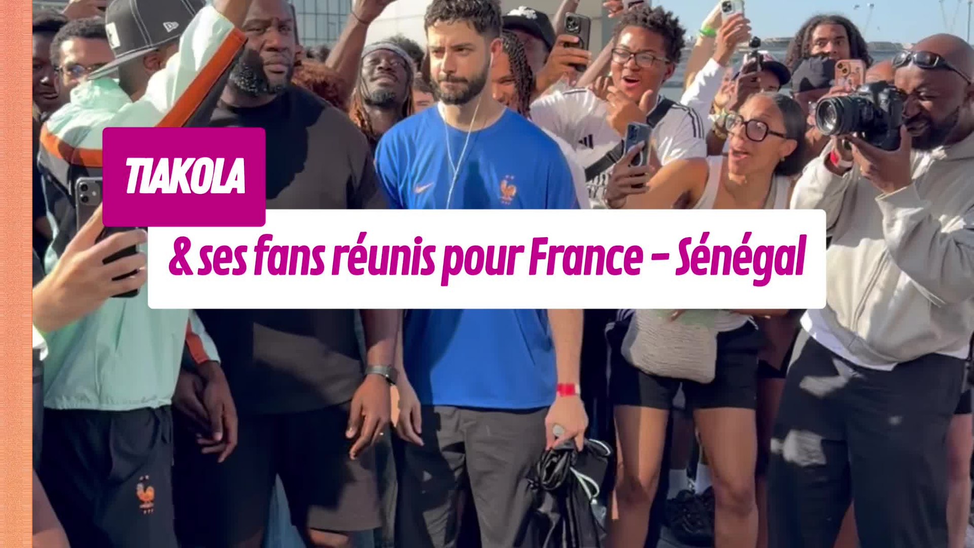 Tiakola à Paris pour sa « Melo Watch Party », organisée pour ses fans à ...