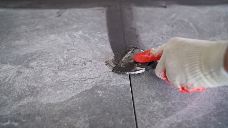 What to consider before choosing swimming pool grout