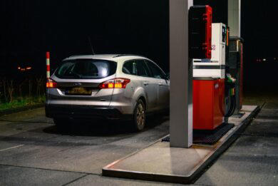 Prezzi carburanti in calo dopo i massimi: benzina e diesel tornano ...