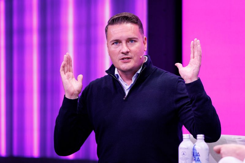 Former UK minister Streeting says he could challenge PM Starmer next week