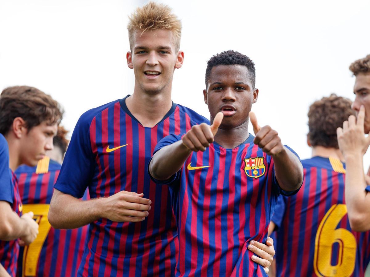 Arnau Comas: "Eric y Cubarsí son los centrales perfectos para el Barça"