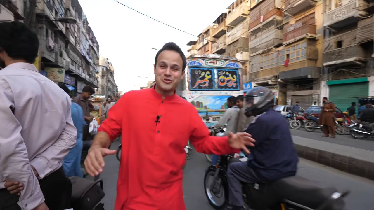 This is what Ramadan looks like on the streets of Karachi