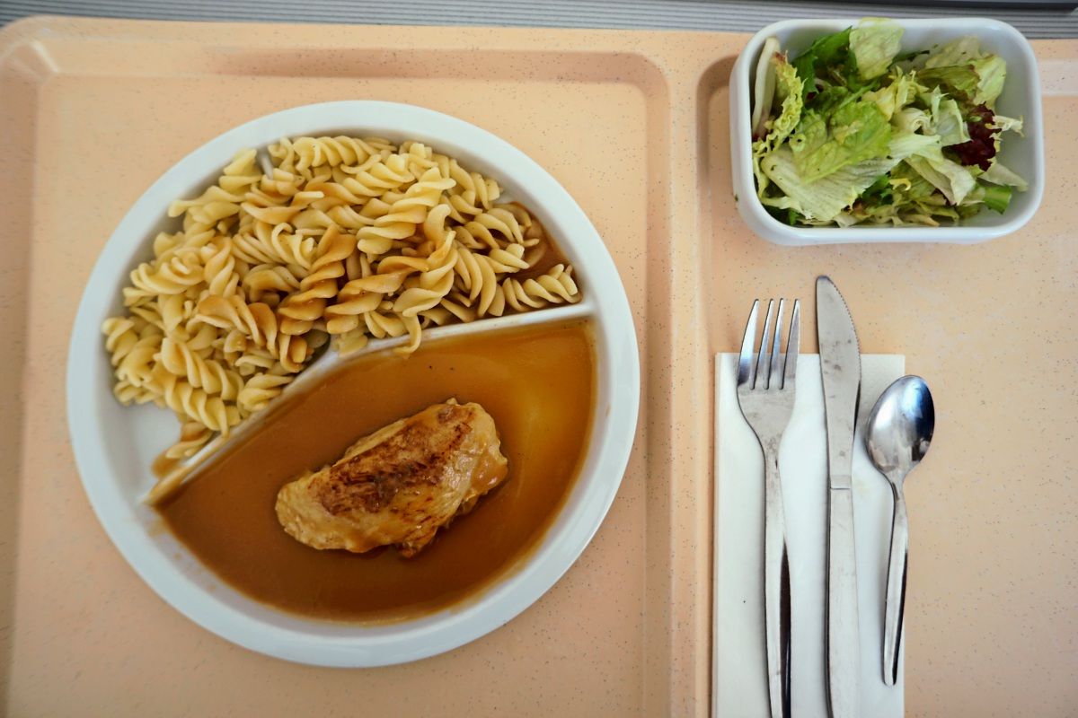 Mensa-Essen ist in Österreich gut doppelt so teuer wie in Deutschland