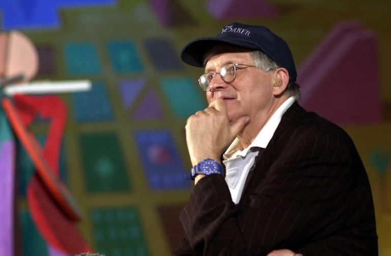 Rare David Hockney artwork painted at 19 sells for £40,000 after artist ...