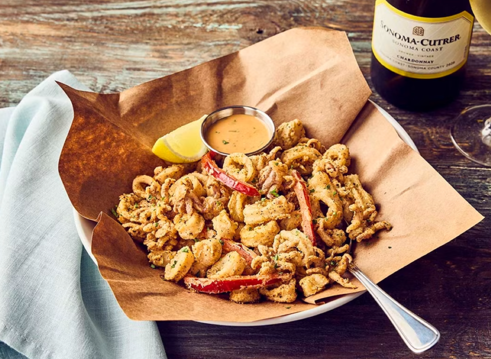 5 restaurant chains with the best fried calamari appetizers, according ...