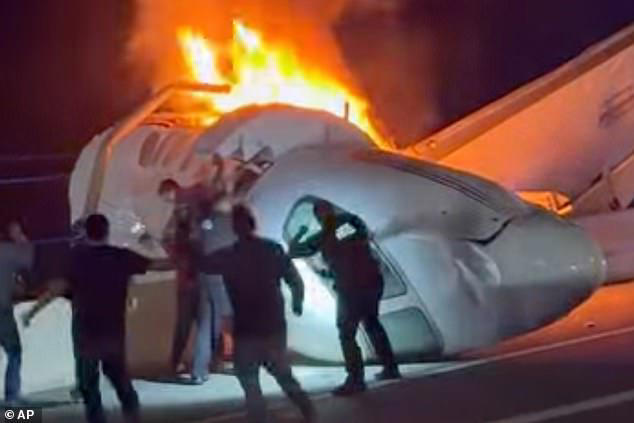 Footage shows moment fiery plane crashes and splits in two on Texas ...