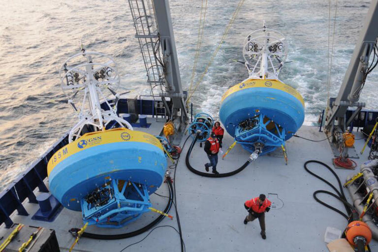 Lawmakers fight to stop dismantling of $386-million ocean observation ...