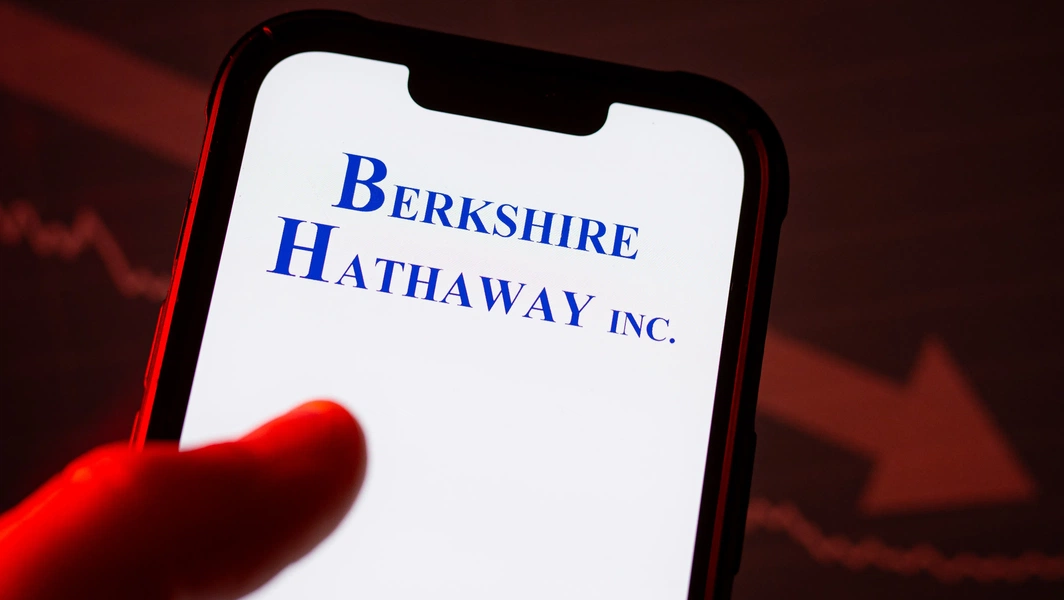 10 cash-rich companies to watch and avoid