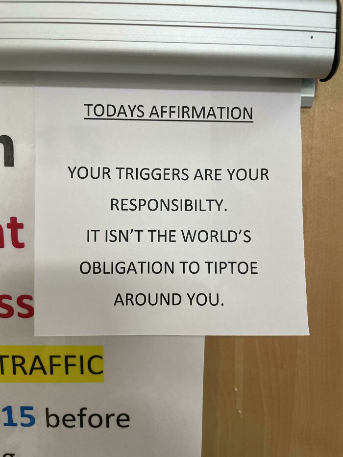 29 people exposing their terrible bosses with sad work signs