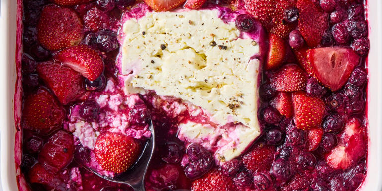 My baked feta berry dip is a 5-ingredient summer stunner