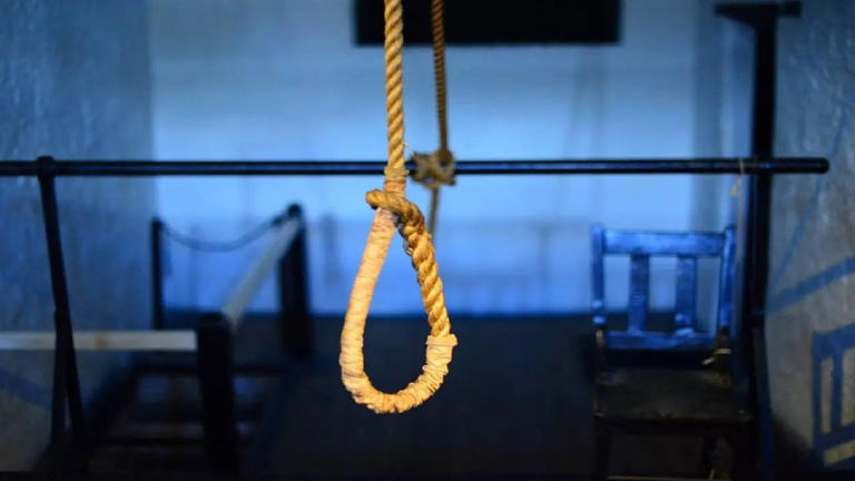 Another NEET aspirant dies by suicide in Delhi; handwritten suicide ...