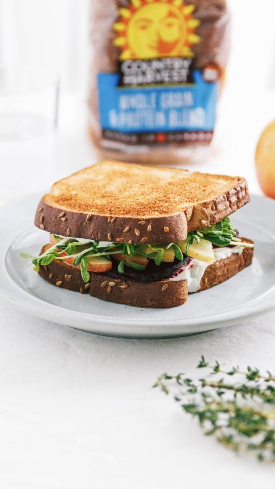 Apple beet and goat cheese sandwich for creative lunches