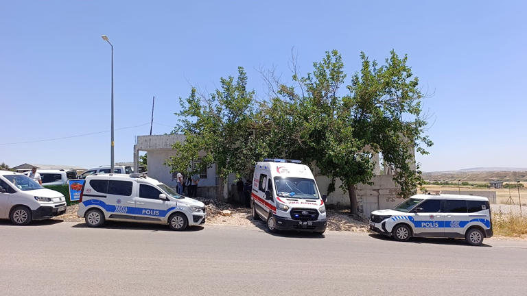 Polis memuru kaldığı evde ölü bulundu