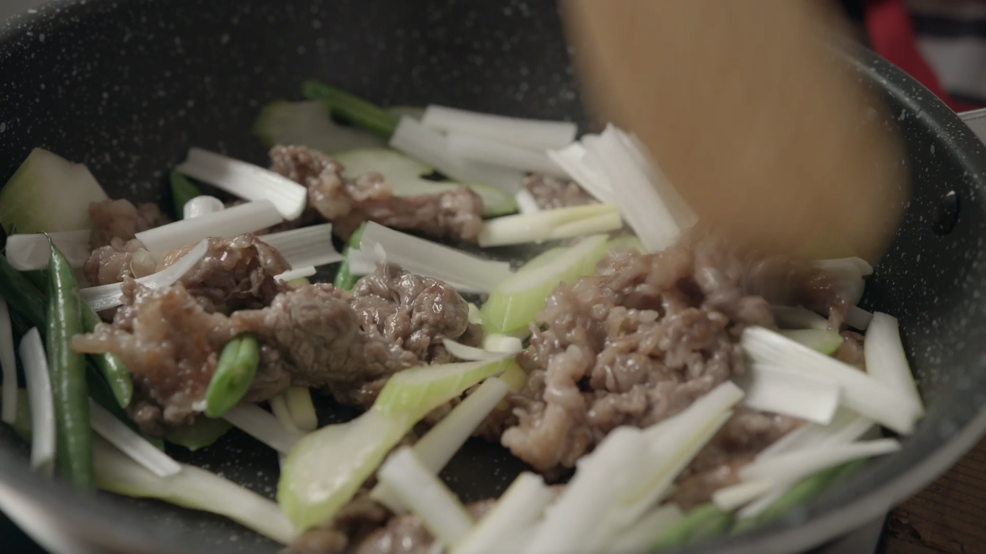 Fried beef with celery 101 easy Japanese recipes