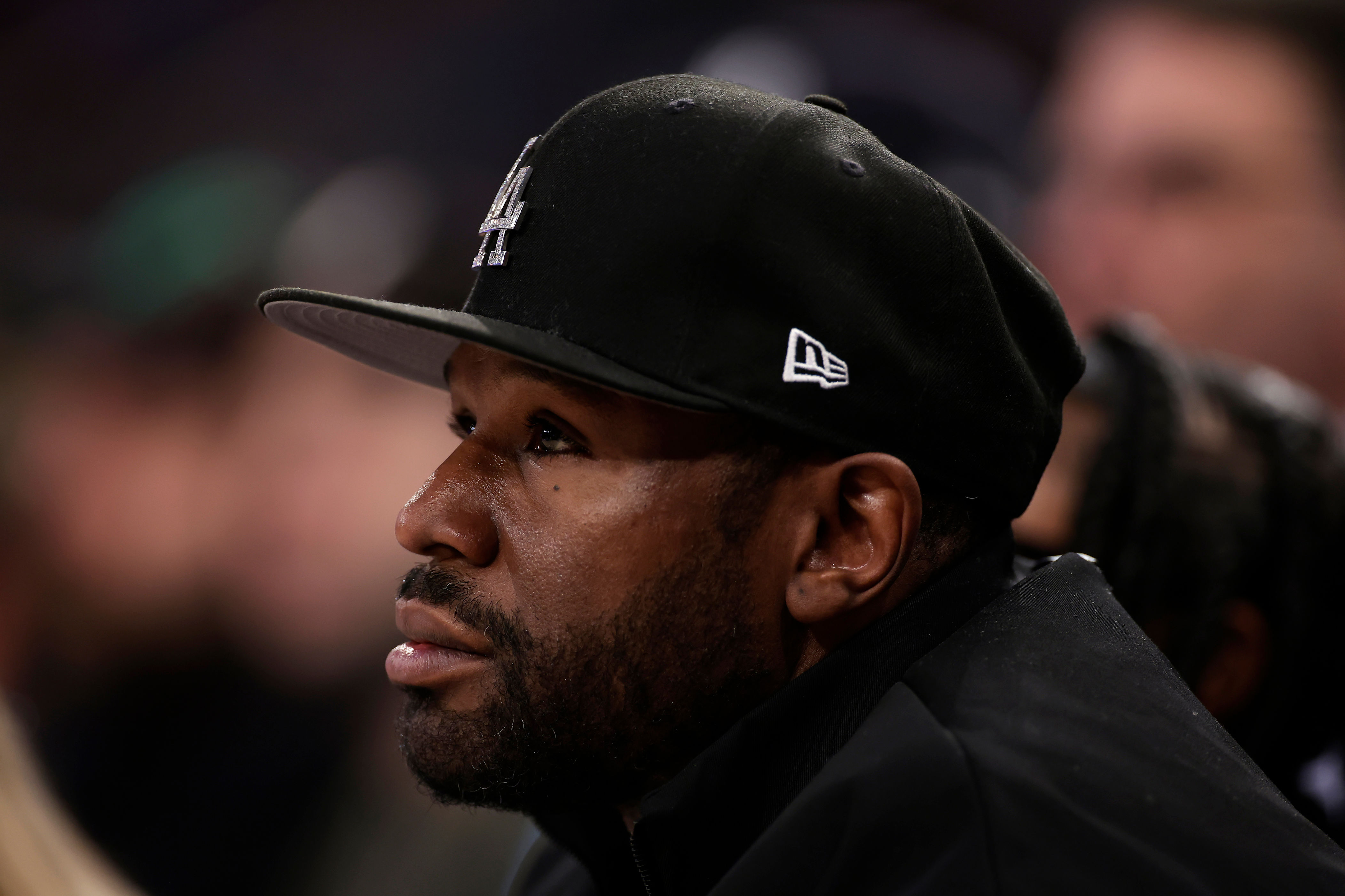 Floyd Mayweather faces theft charges for using bad cheque to buy a watch