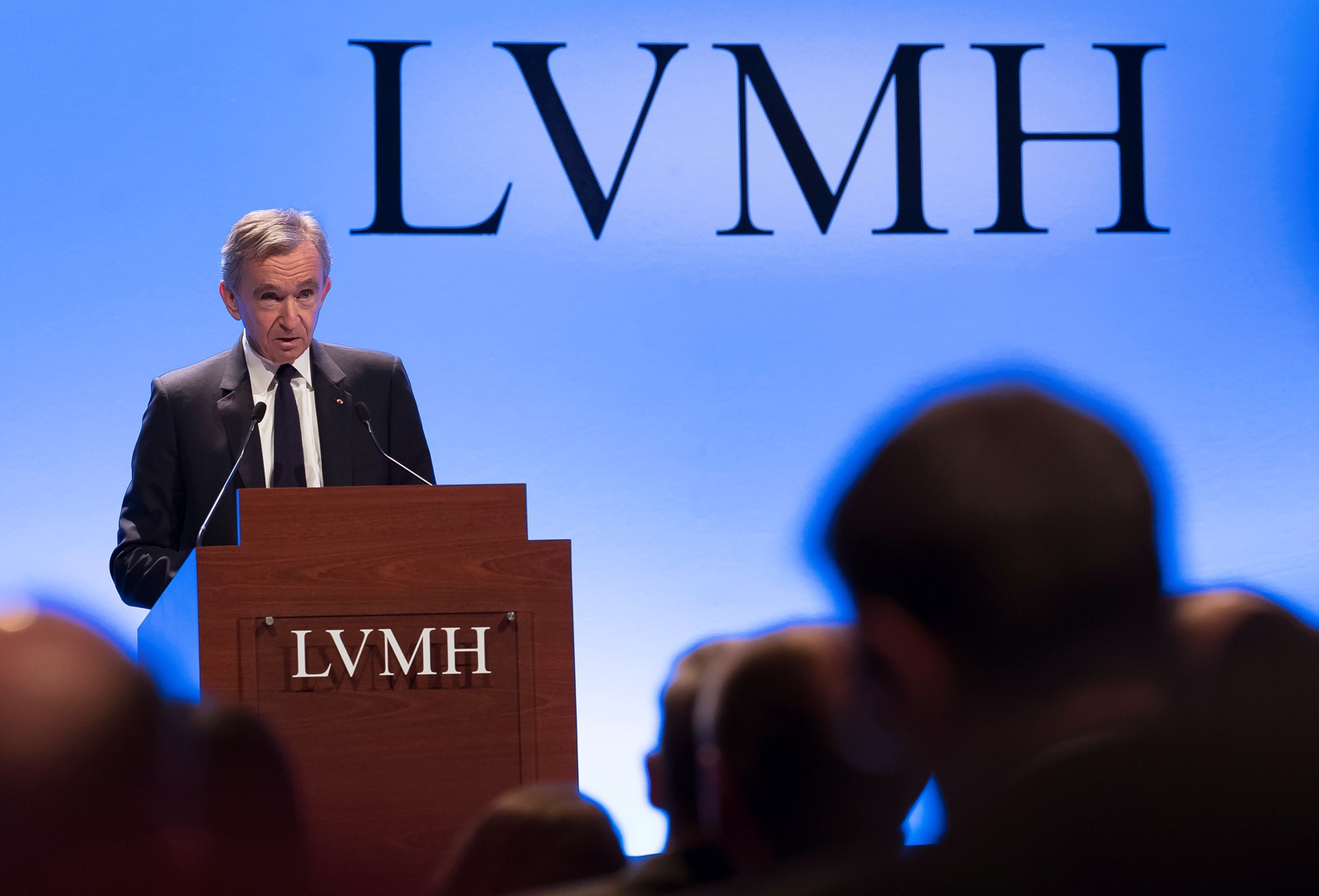 Bernard Arnault, magnate del lujo: La IA nos quita una burocracia muy ...