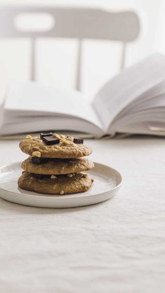 Flourless chickpea peanut butter chocolate chip cookies