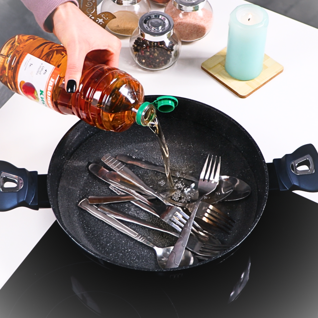 Forks, knives, and perfect shine 🍴