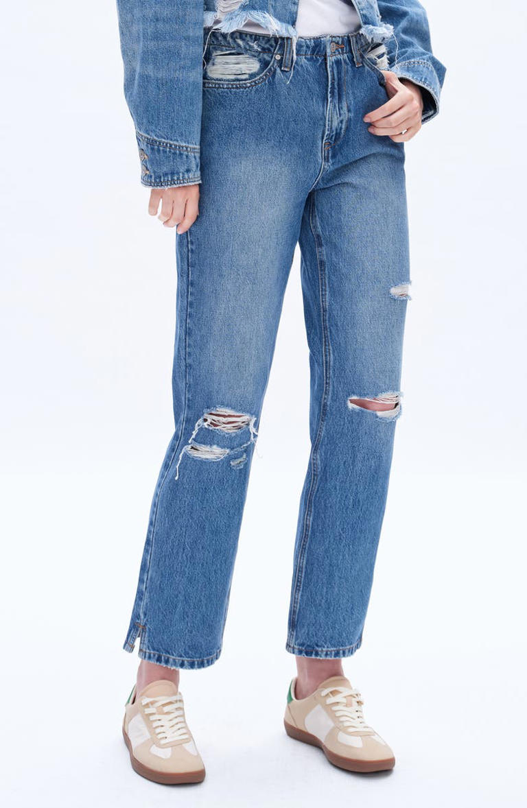 No skinny jeans here—off-duty models in NY prefer this denim trend