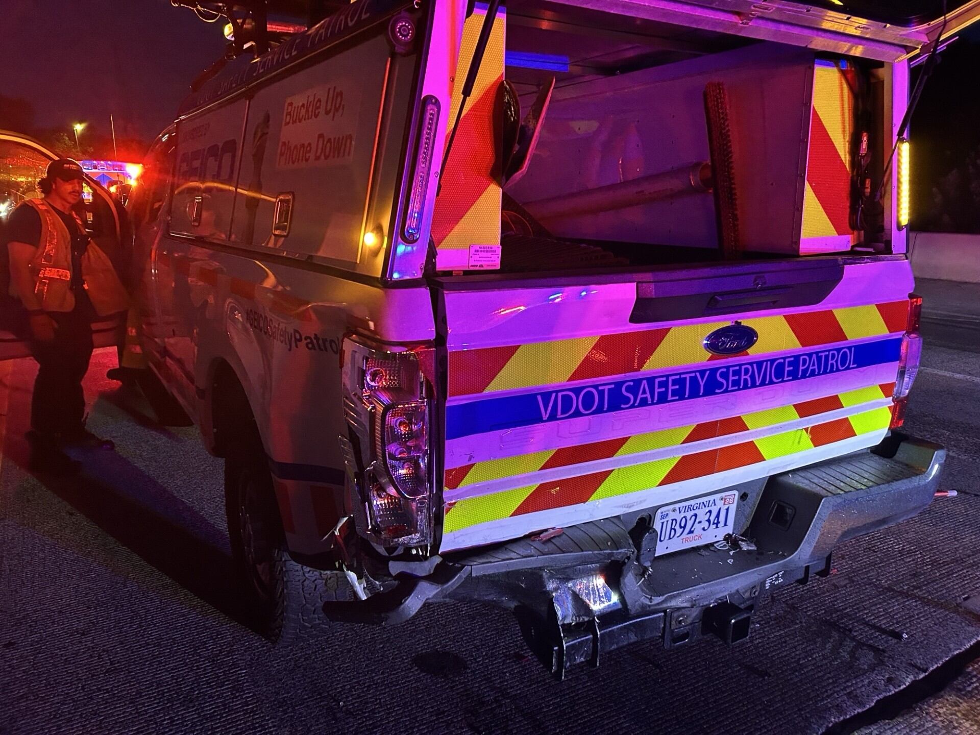 Three hurt after car crashes into VDOT truck on I-95