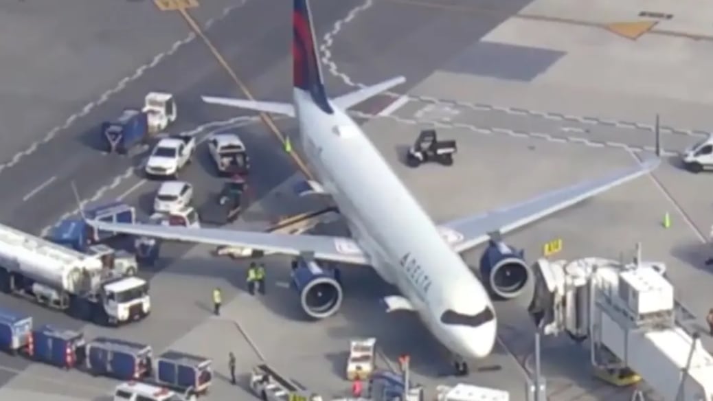 Emergency crews rush to airport after Delta flight alarm