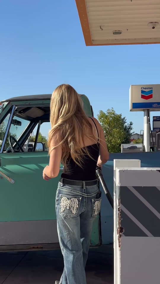 Your daily driver @ARIs1968GMC #classictrucks #filmmaking