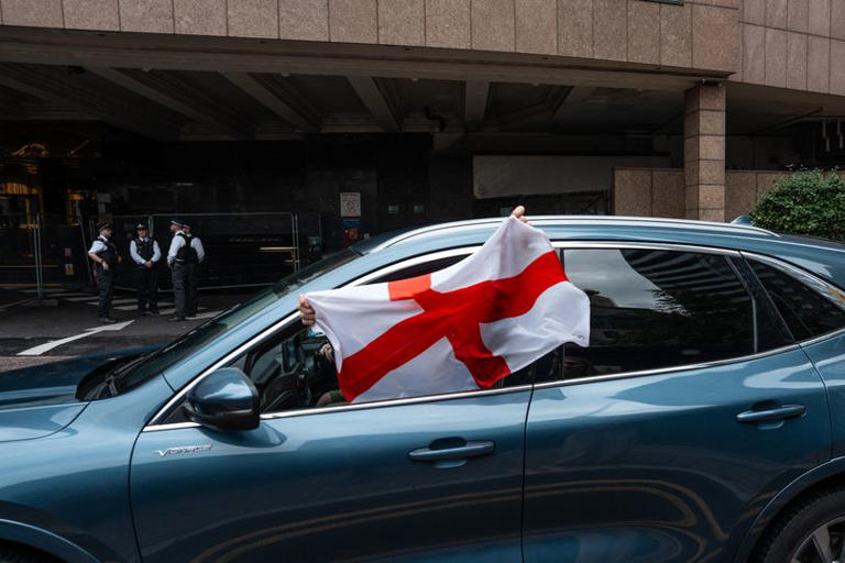 Drivers issued immediate £2,500 flag warning ahead of England World Cup ...