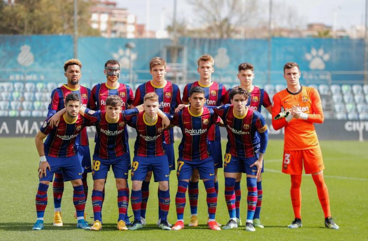 Arnau Comas: "Eric y Cubarsí son los centrales perfectos para el Barça"