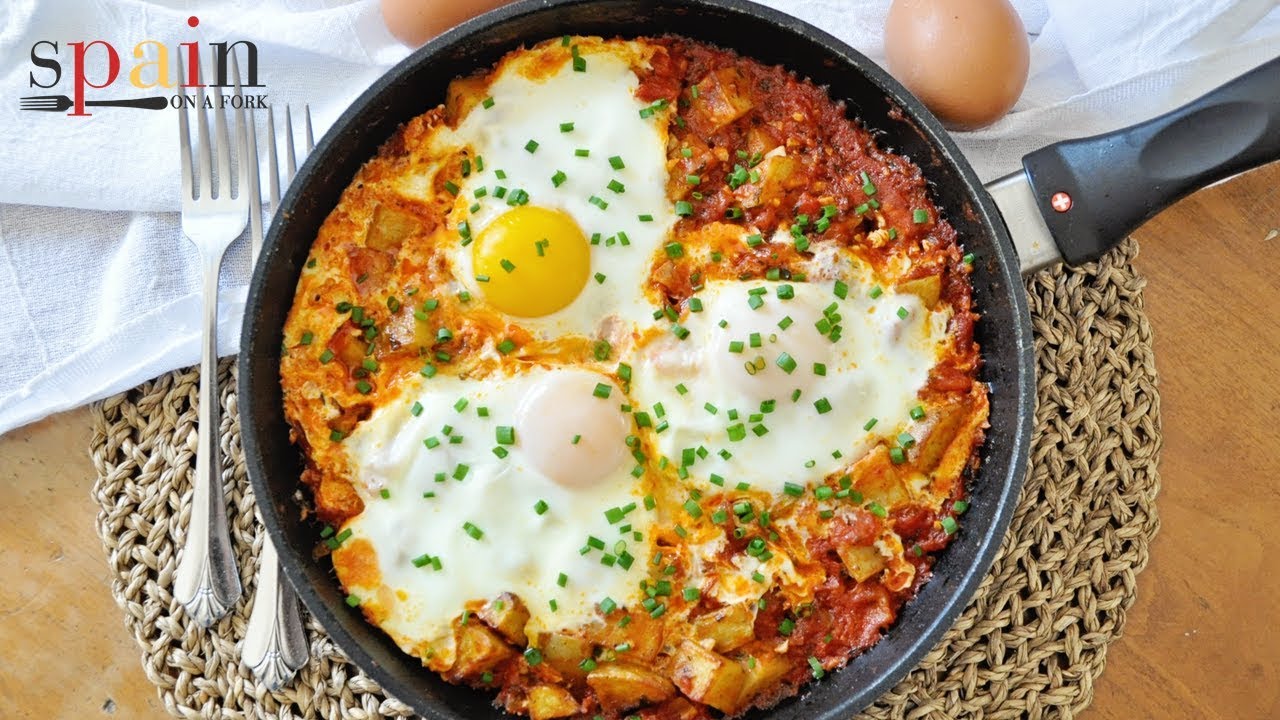 Ultimate breakfast skillet with roasted potatoes and eggs easy recipe
