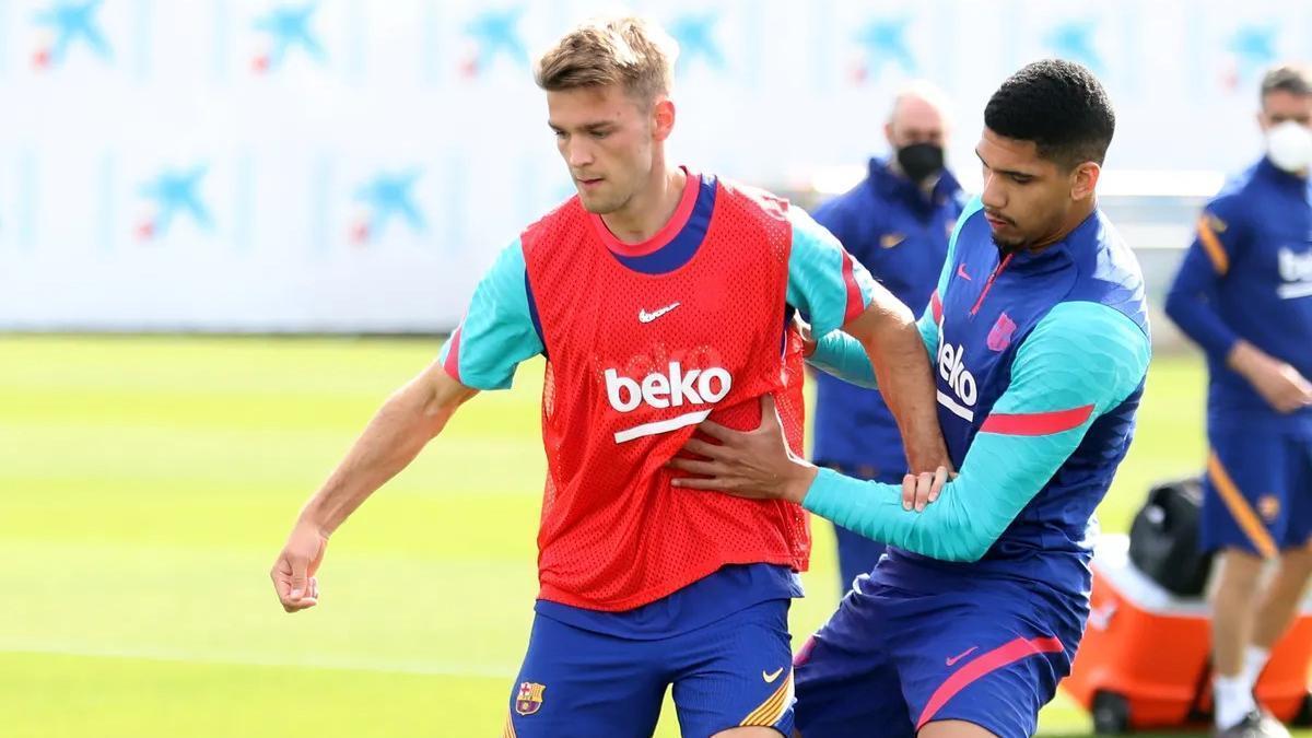 Arnau Comas: "Eric y Cubarsí son los centrales perfectos para el Barça"