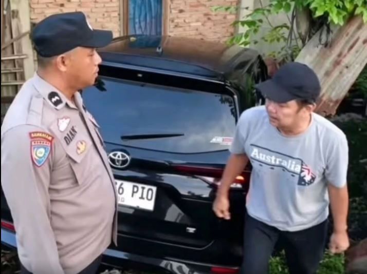 Toyota Avanza FWD mental tak keruan, diseruduk besi baja beroda seberat ...