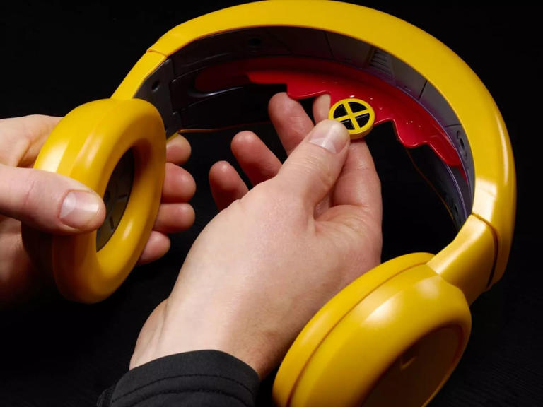 Hasbro’s light-up Cyclops visor lets you live your X-Men fantasy