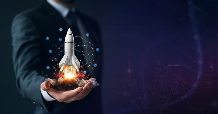 Thinking about buying SpaceX stock? Ask yourself these 3 questions first.