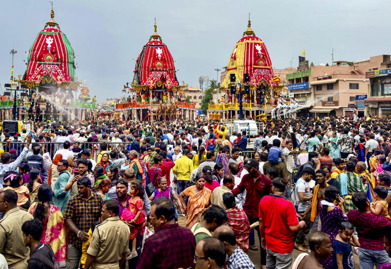 Chariot construction for Puri Rath Yatra halted briefly as carpenters ...