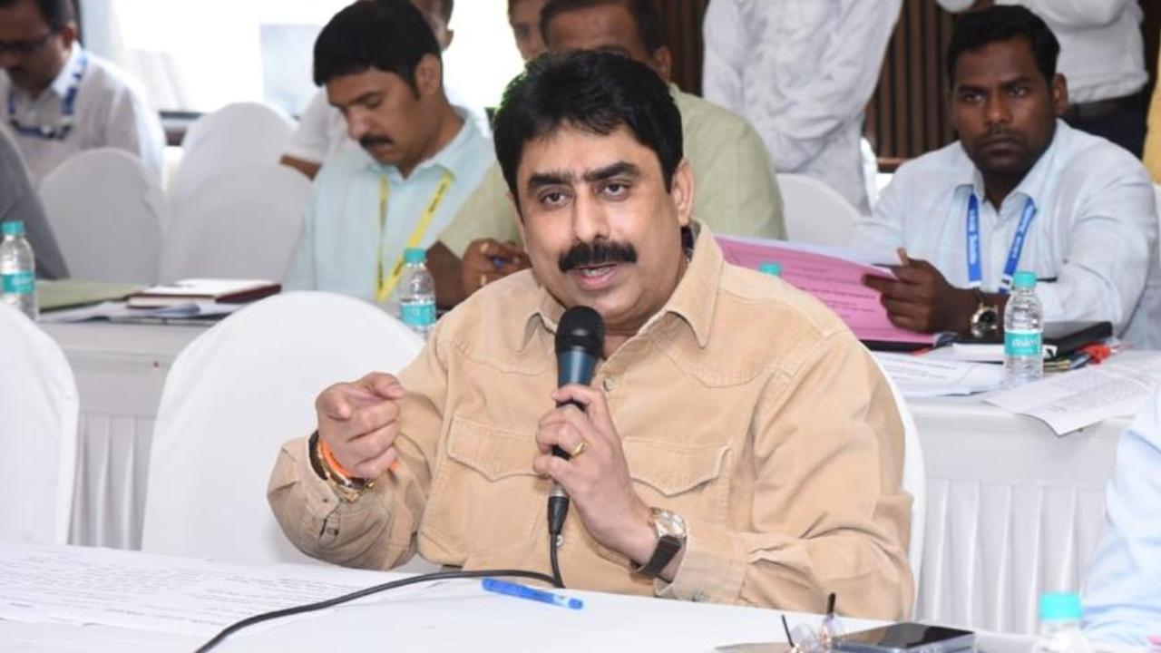 Sanjay Dina Patil denies rebellion buzz, reaffirms loyalty to Shiv Sena ...