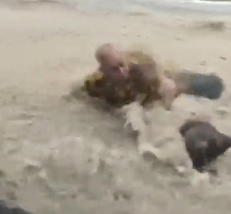 Roads turn into rivers at Spanish holiday hotspot after torrential ...