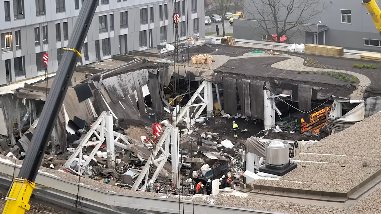 Shoppers ignored another false alarm then the roof collapsed