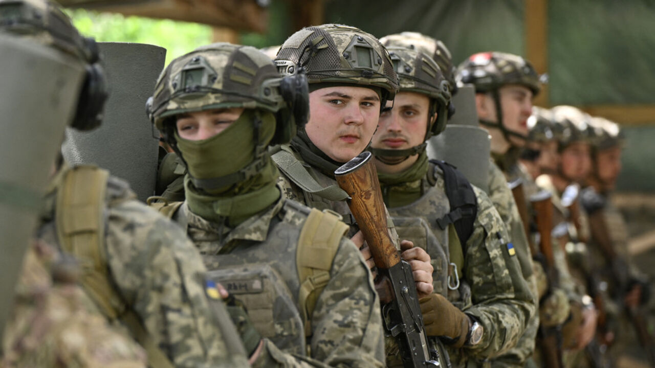 Grote opluchting voor veel Oekraïners: militairen krijgen voor het ...