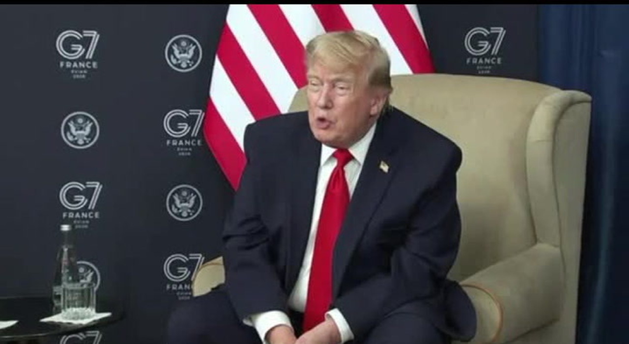 Trump conquistato da Macron con l'invito a Versailles: «È roba seria»