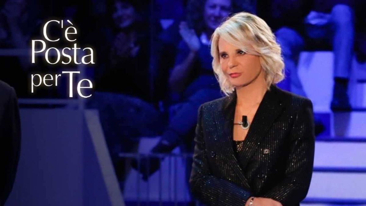 Rivoluzione a C’è posta per te: la scelta di Maria De Filippi sorprende ...