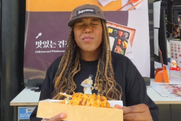The city market stall that stuns bloggers with 'best' Korean corn dog ...