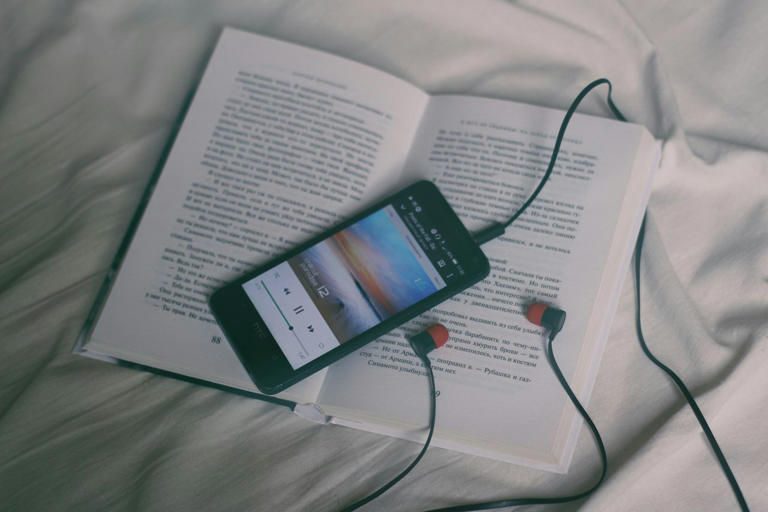 Does listening to an audiobook actually count as reading? Experts weigh in