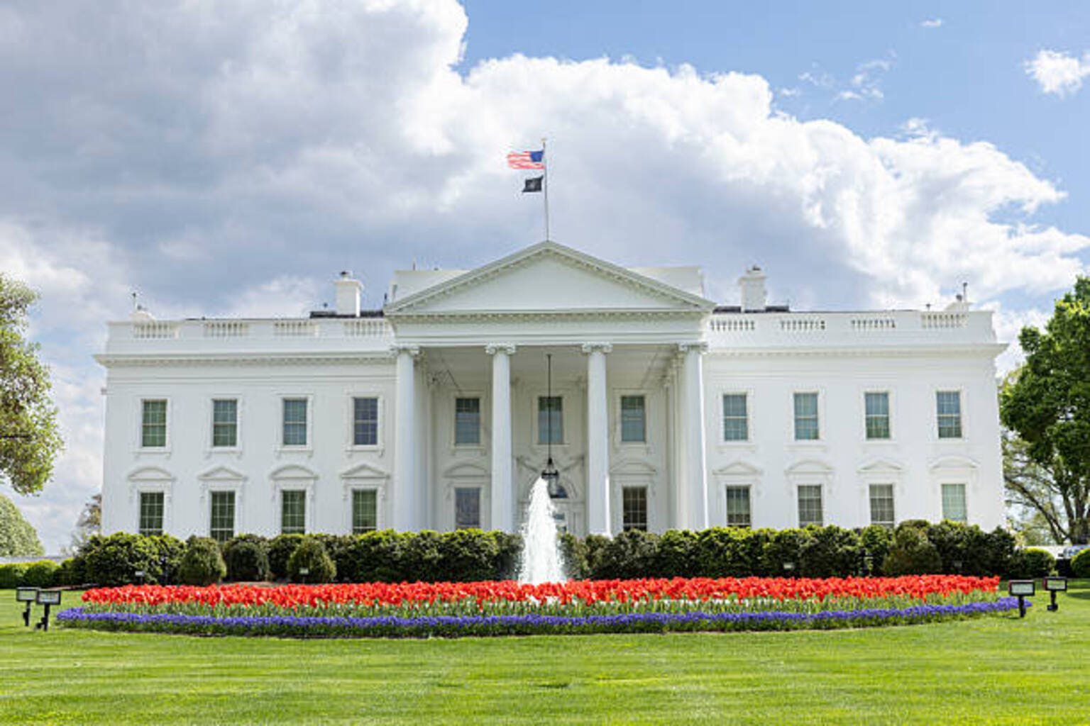 White House to offer $400K jobs to recruit Wall Street dealmakers - report