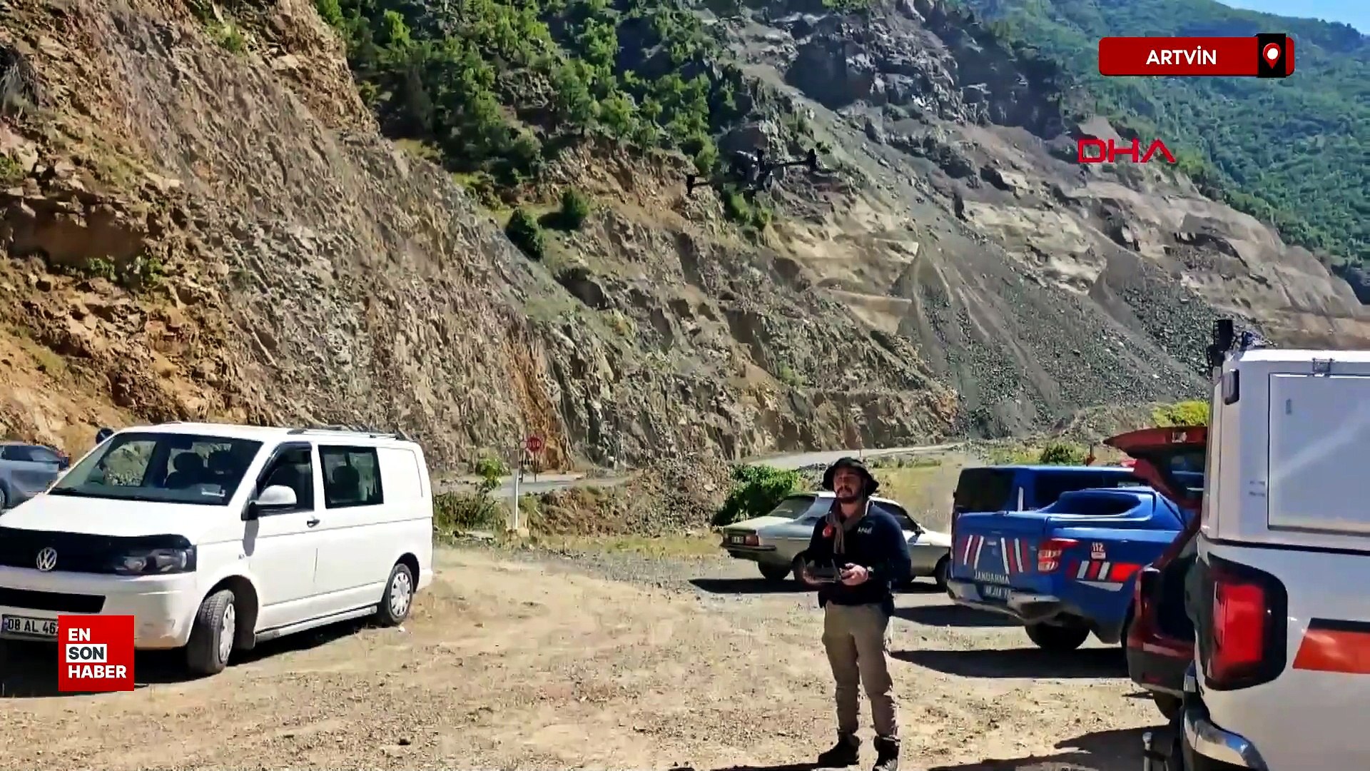 Dereye düşen kamyonette kaybolan baba-oğlu arama çalışmaları devam ediyor
