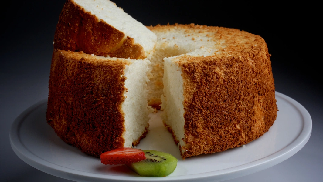 16 cakes with distinct flavors and textures
